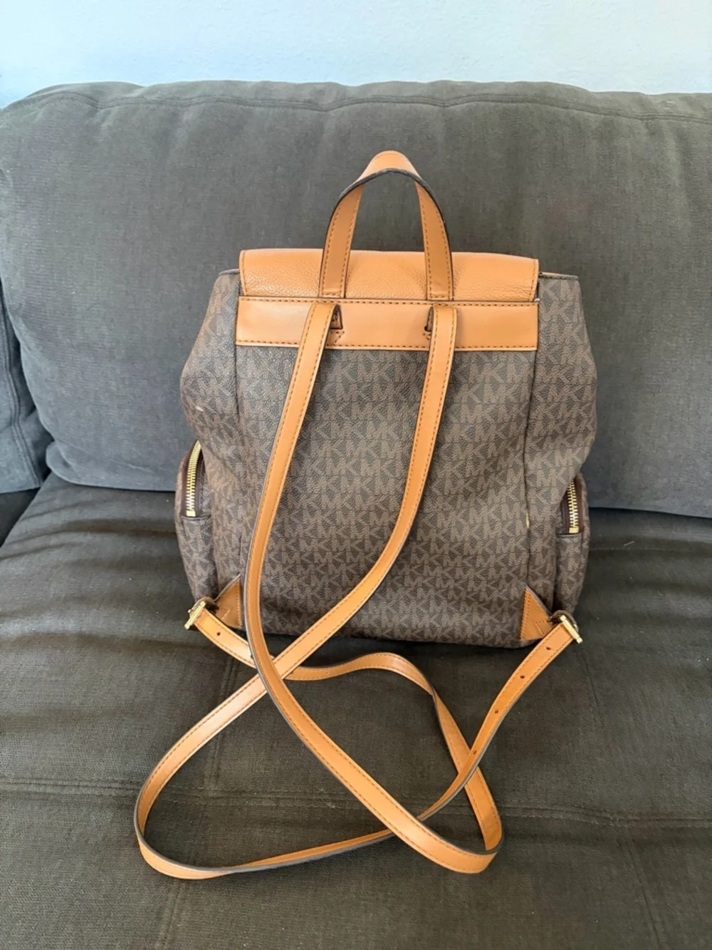 Michael Kors | Bags | Michael Kors Beige Interior Leather Logo Tag ...